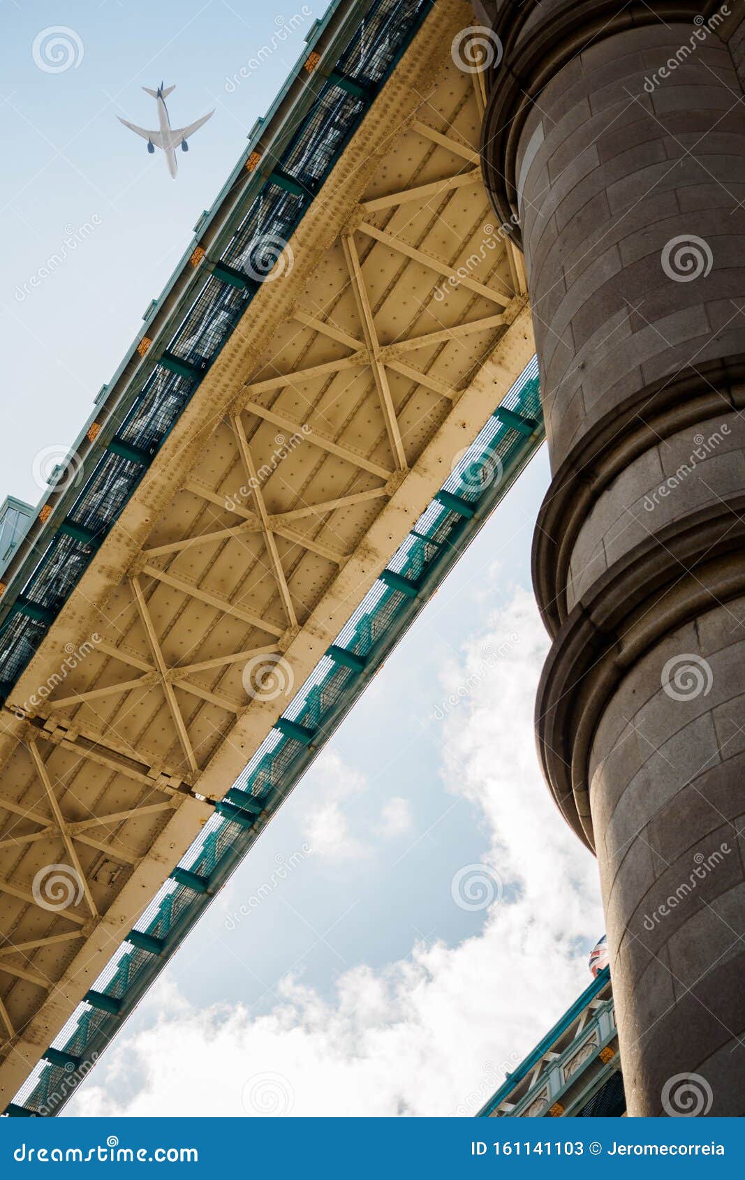 Flight over Tower Bridge stock image. Image of bridge - 161141103