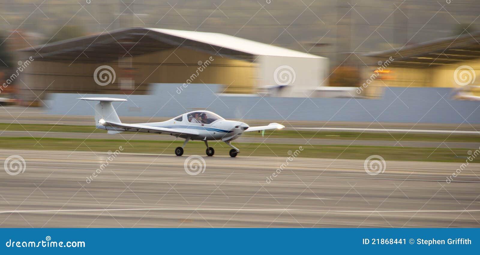 Flight School Airplane in Motion Stock Image - Image of aviation, green ...