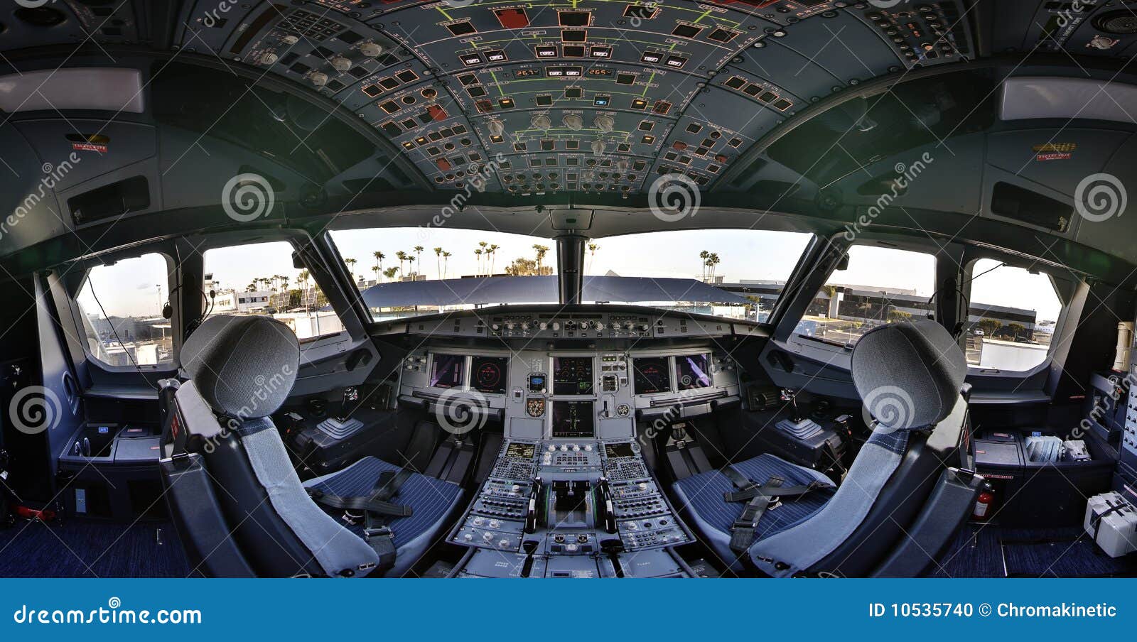 Flightdeck De La Carlinga De Airbus 320 Foto de archivo - Imagen de ...