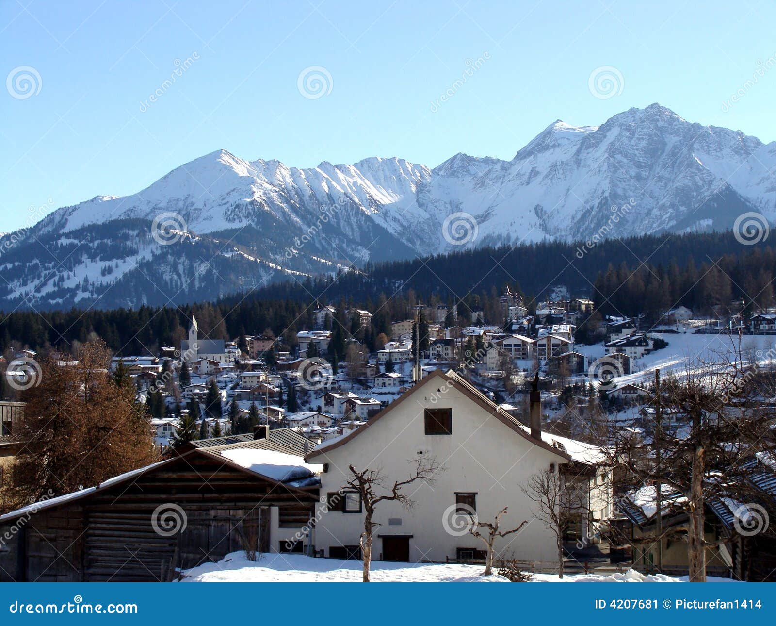Flims Y Montaje Piz Signina Imagen de archivo - Imagen de nieve ...