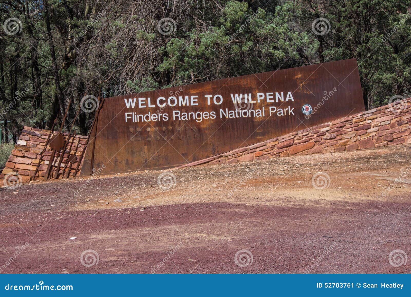 Flinders Ranges editorial photo. Image of tourism, sign - 52703761