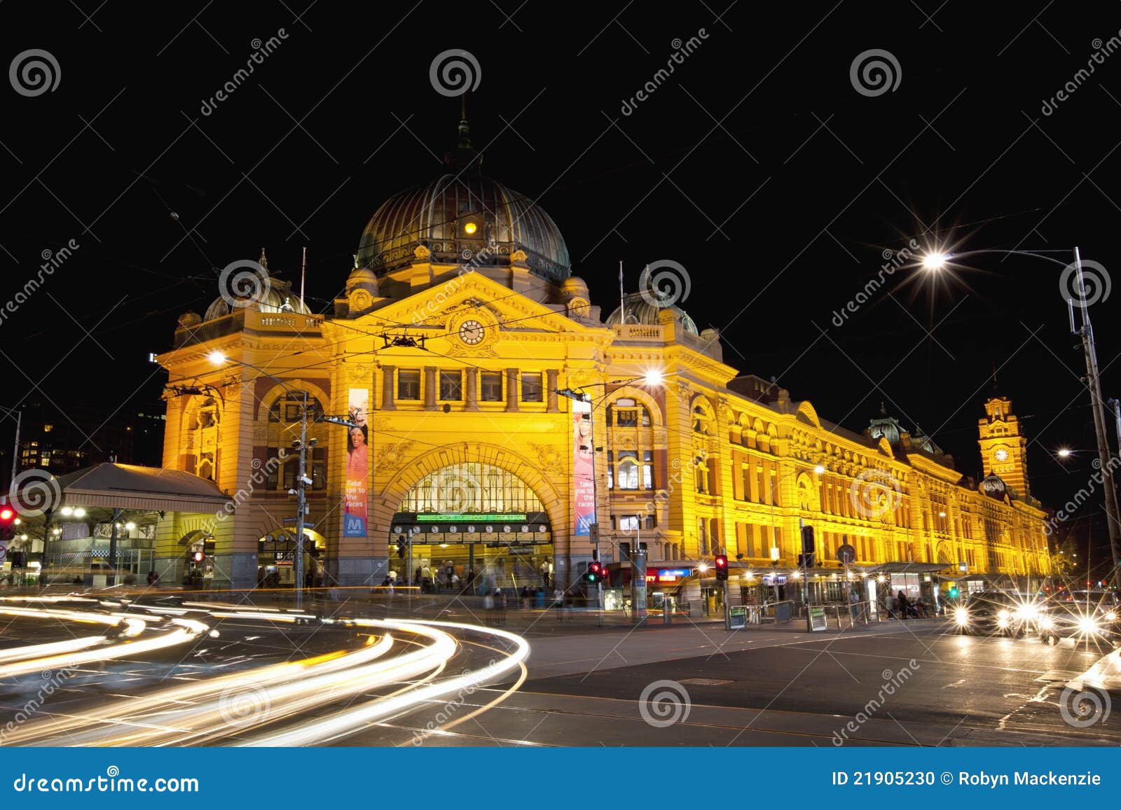 Flinders Street Station editorial image. Image of railway - 21905230
