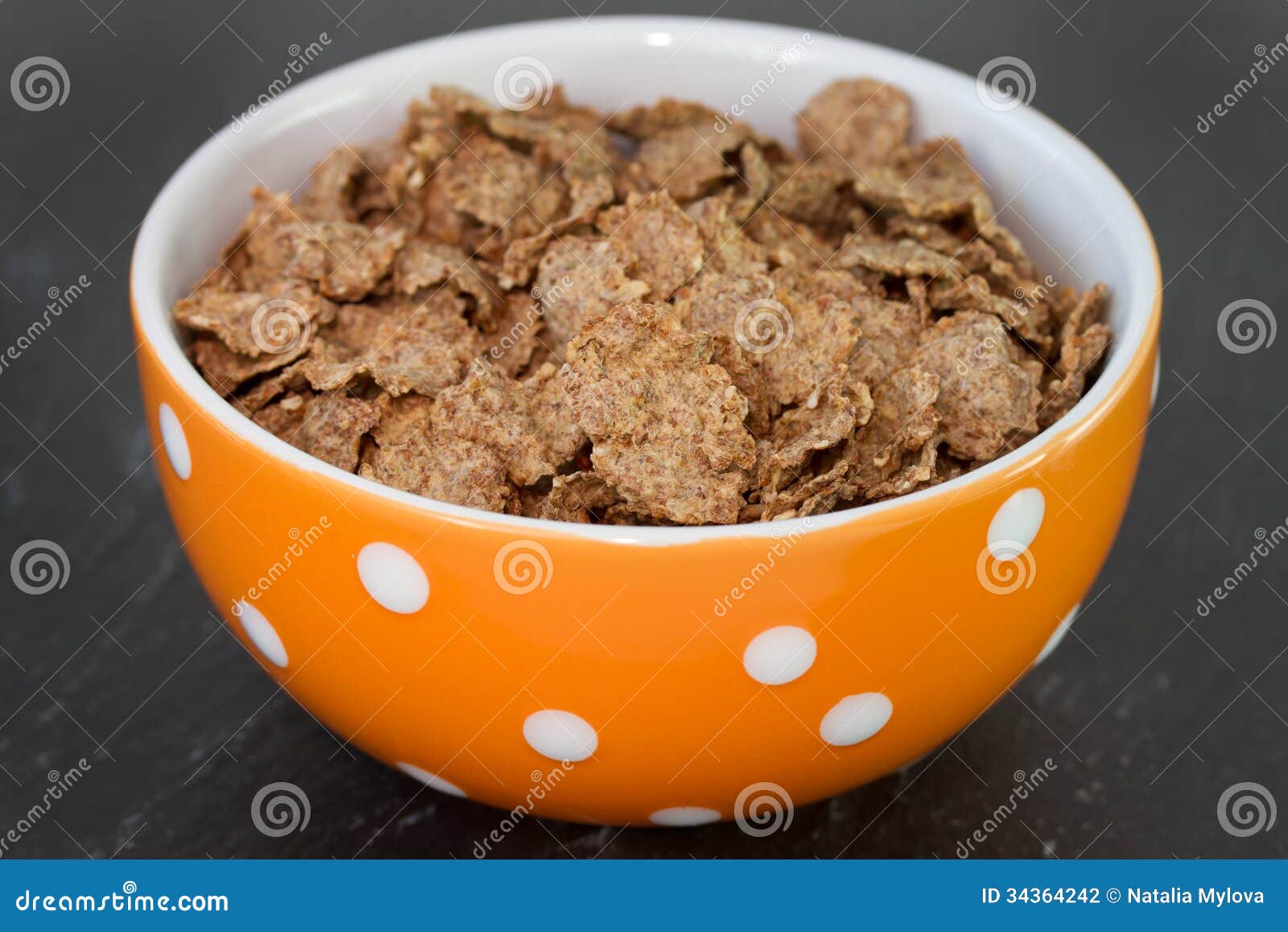 Flingor i bunke arkivfoto. Bild av morgon, banta, smakligt - 34364242