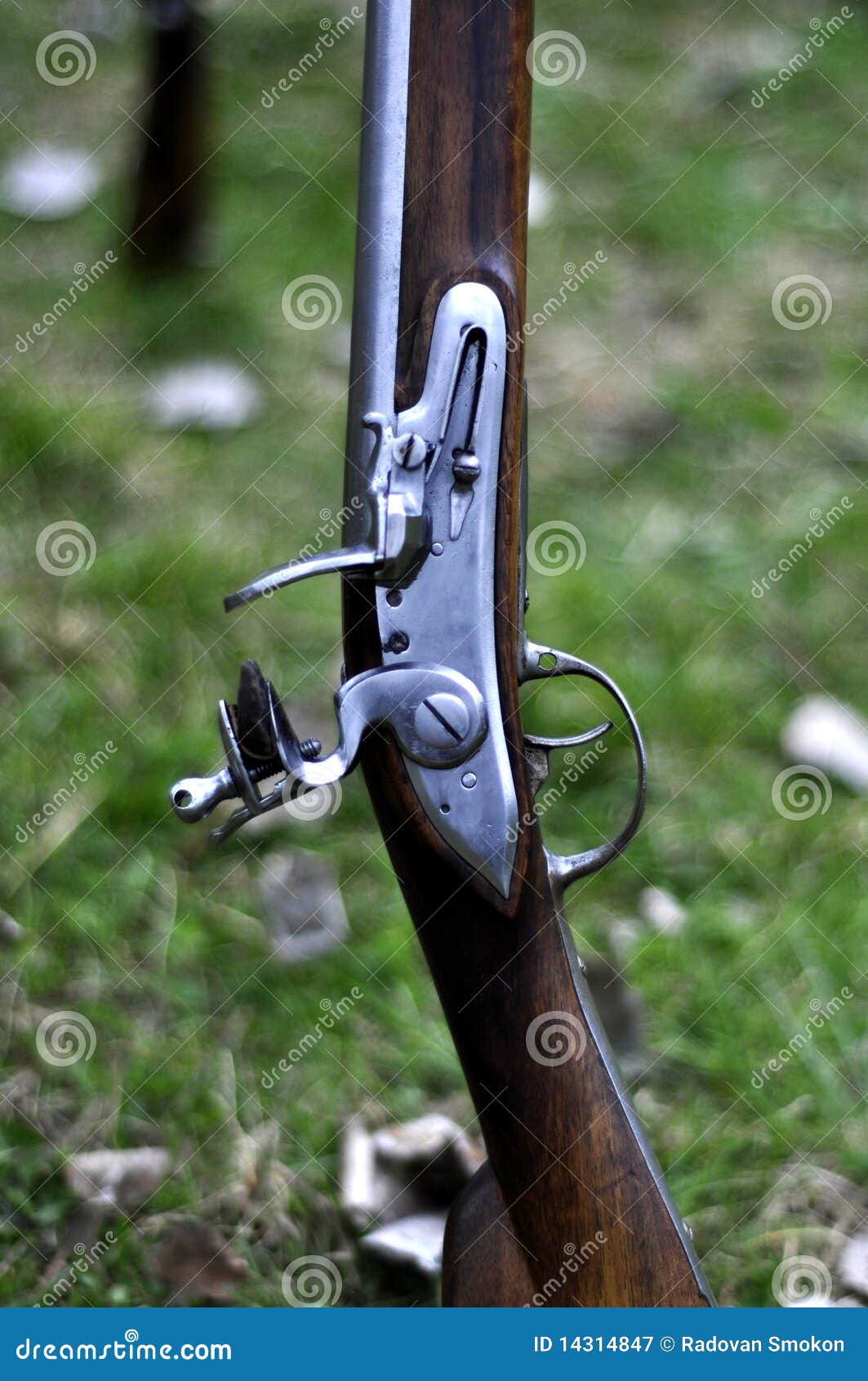 Flintlock rifle with stock image. Image of seven, soldier - 14314847