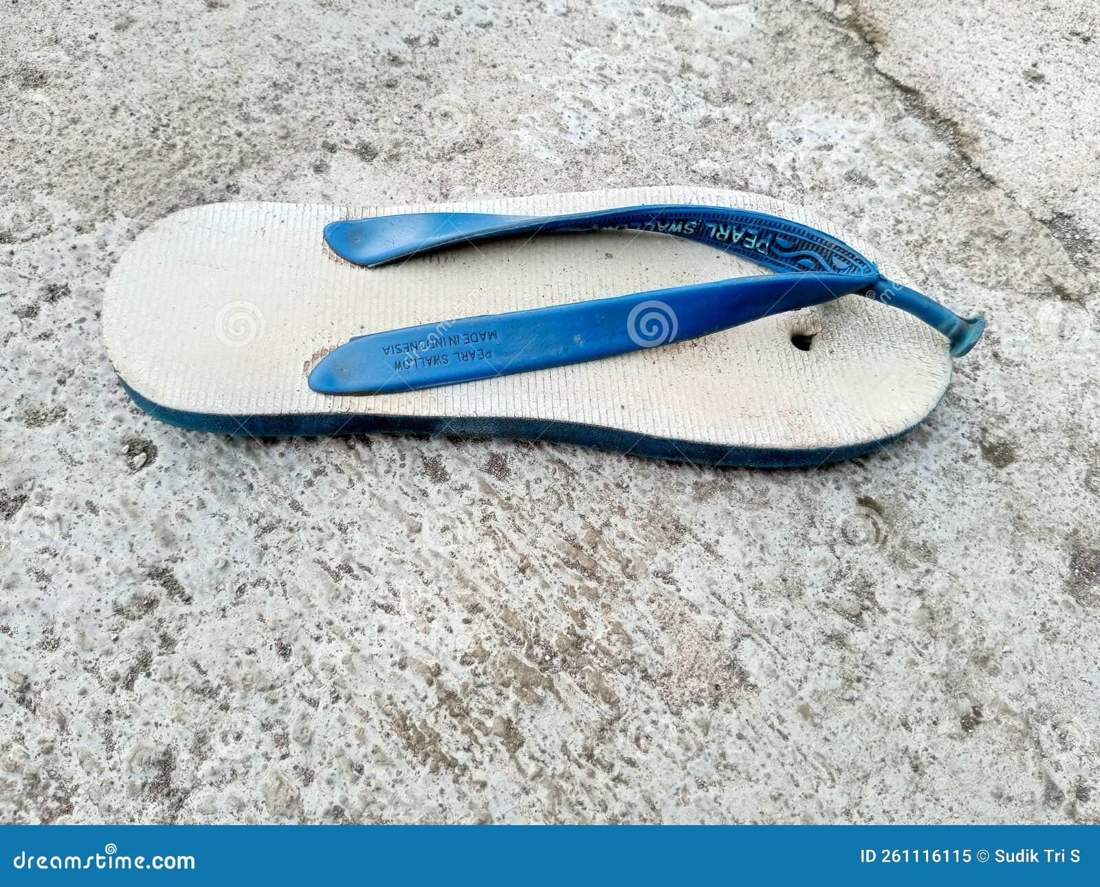 Flip-flops that are Broken and Thrown on the Roadside Stock Image ...