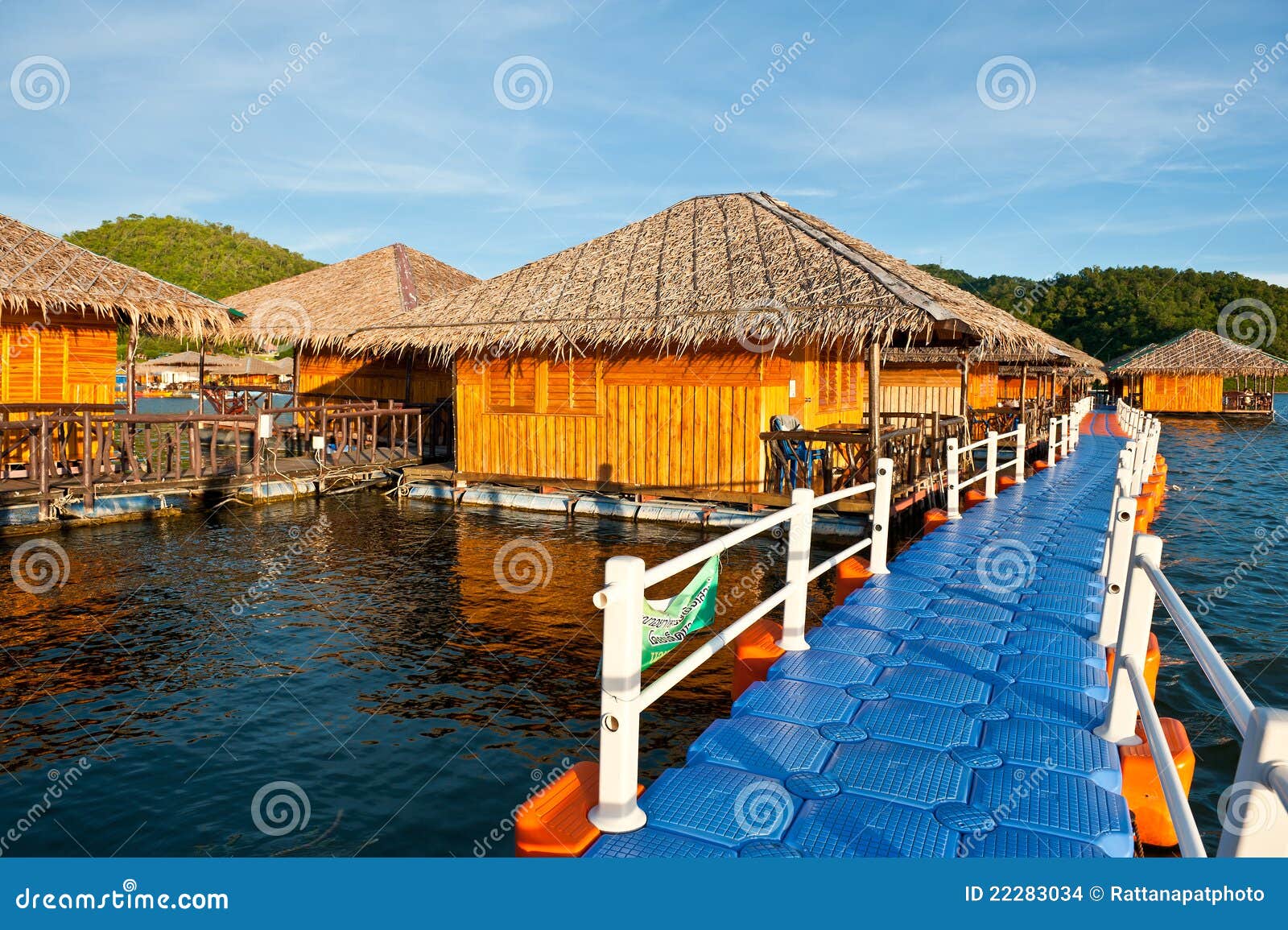 Float Footpath To Houseboat Stock Photo - Image of house, floats: 22283034