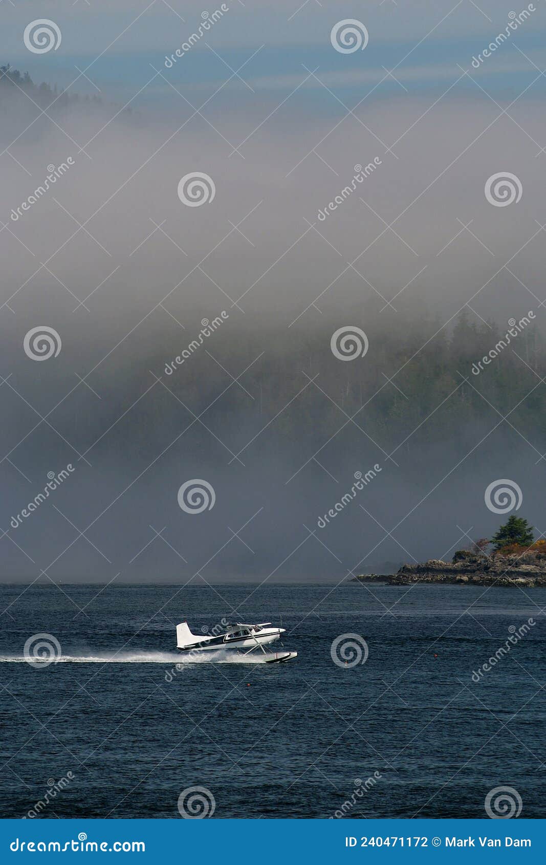 Float Plane Accelerates for Takeoff in Tofino on Vancouver Island in ... Float Plane Accelerates for Takeoff in Tofino on Vancouver Island in ...