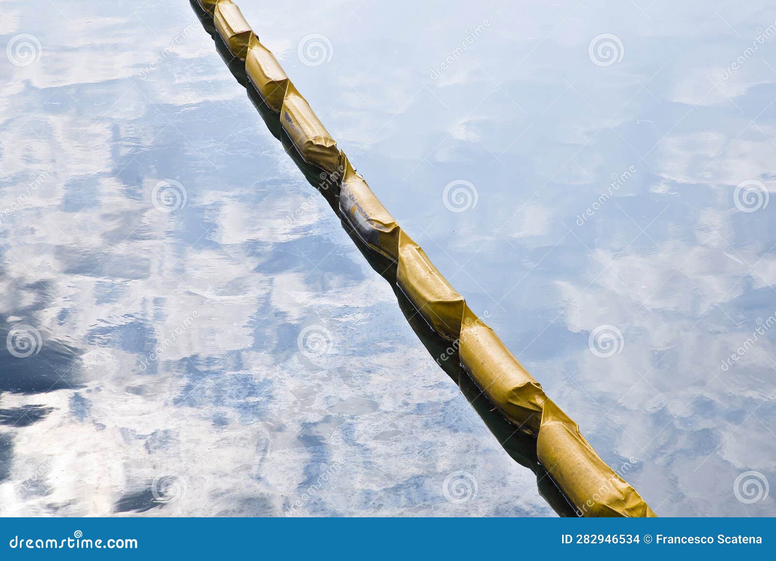 Floating Anti-pollution Barrier Made with Modular Plastic Elements To ...