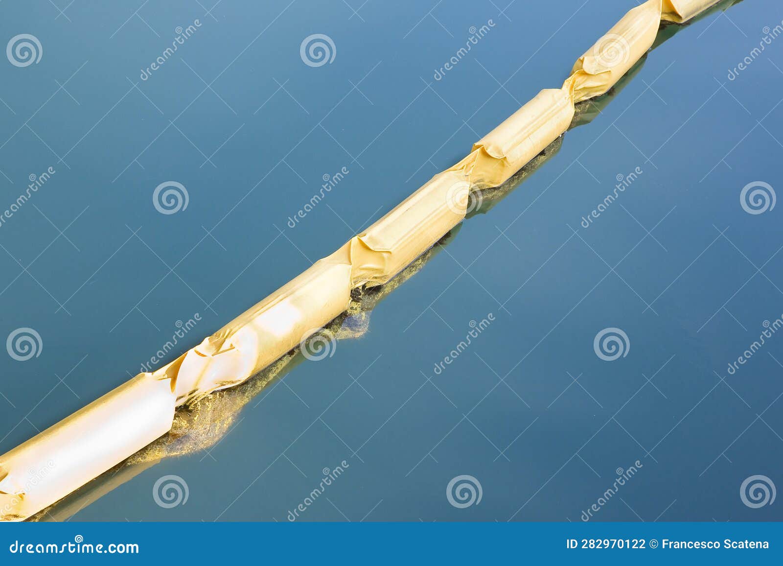 Floating Anti-pollution Barrier Made with Modular Plastic Elements To ...