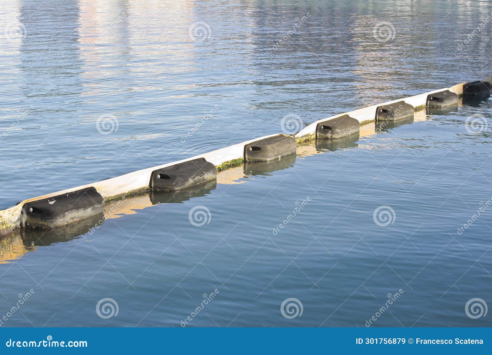 Floating Anti-pollution Barrier Made With Modular Plastic Elements To ...