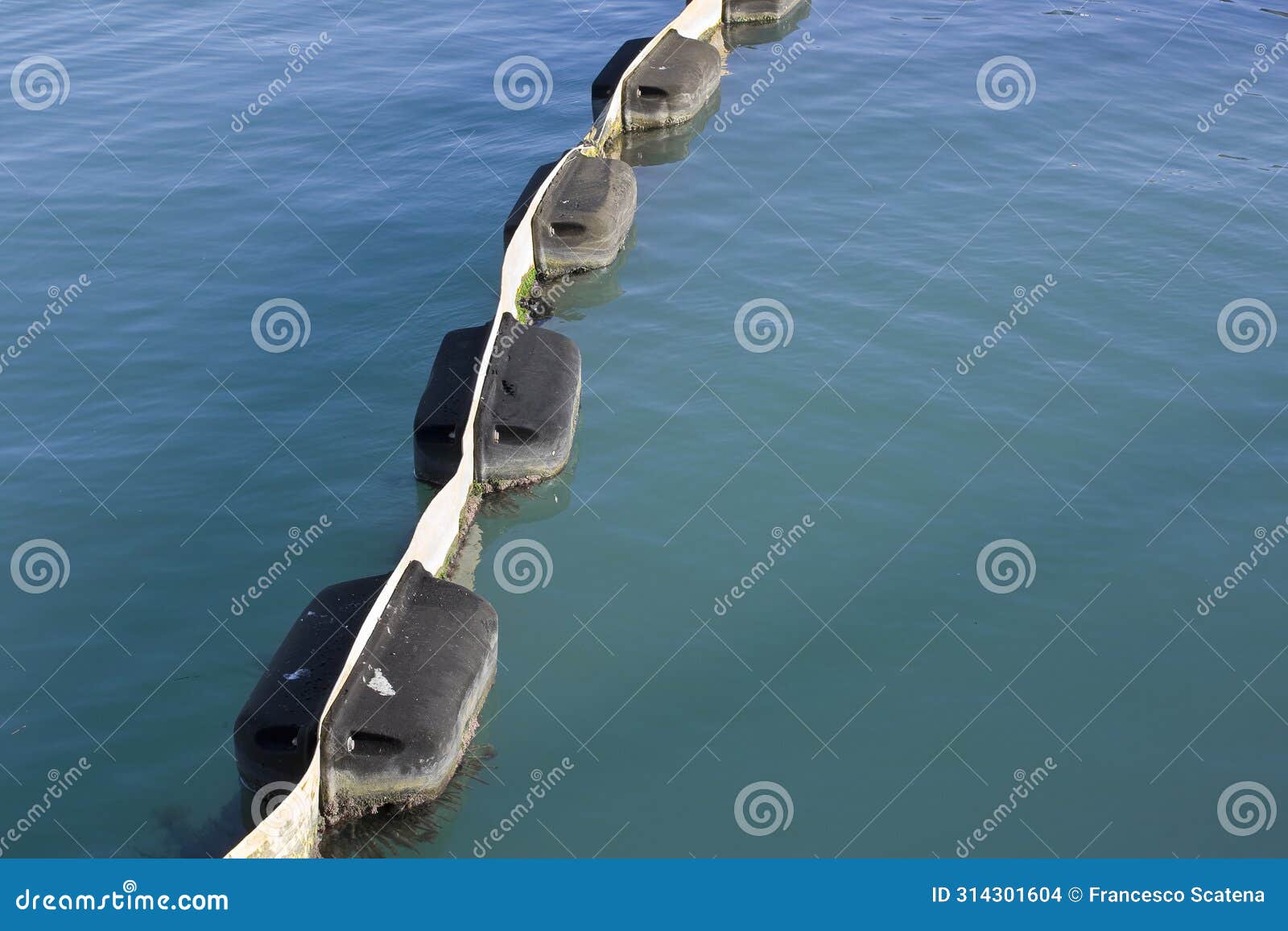 Floating Anti-pollution Barrier Made with Modular Plastic Elements To ...