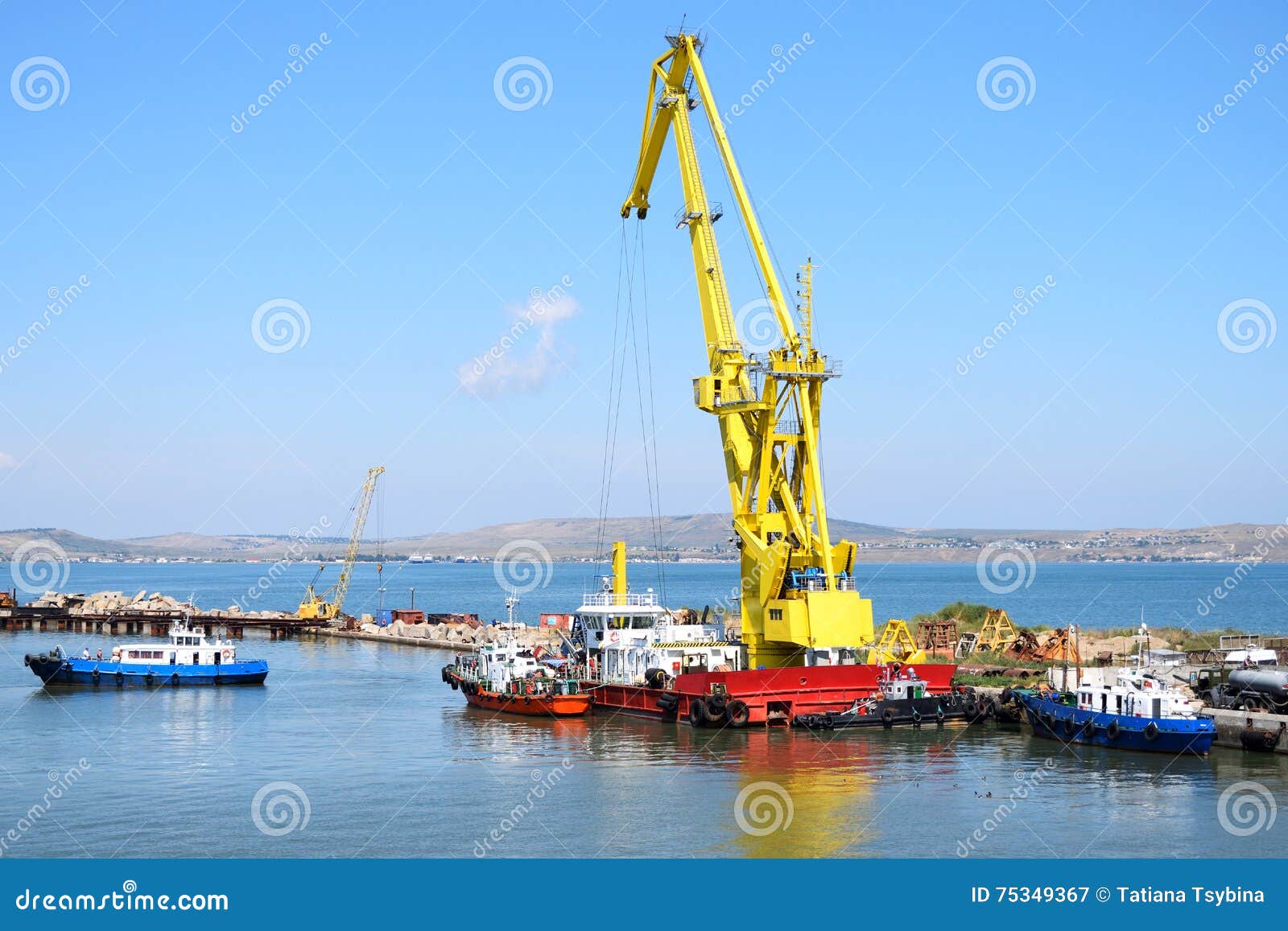 Floating Crane and Marine Tug Stock Image - Image of marine, quay: 75349367