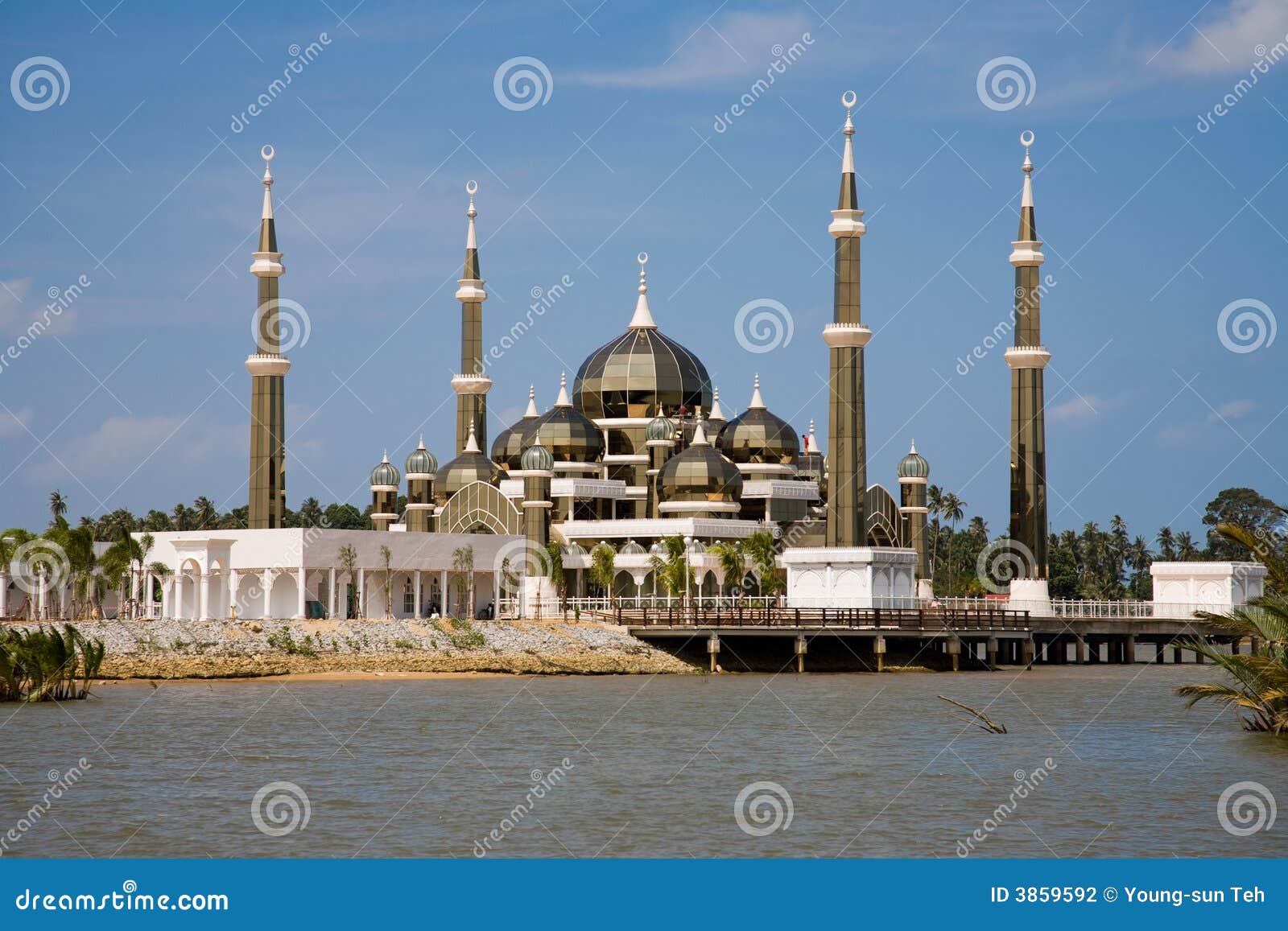 Floating Crystal Mosque Picture. Image: 3859592