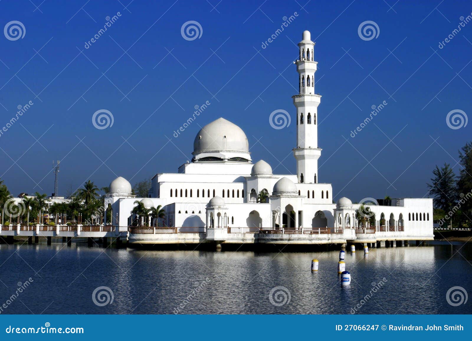 The Floating Mosque editorial photography. Image of ibai - 27066247