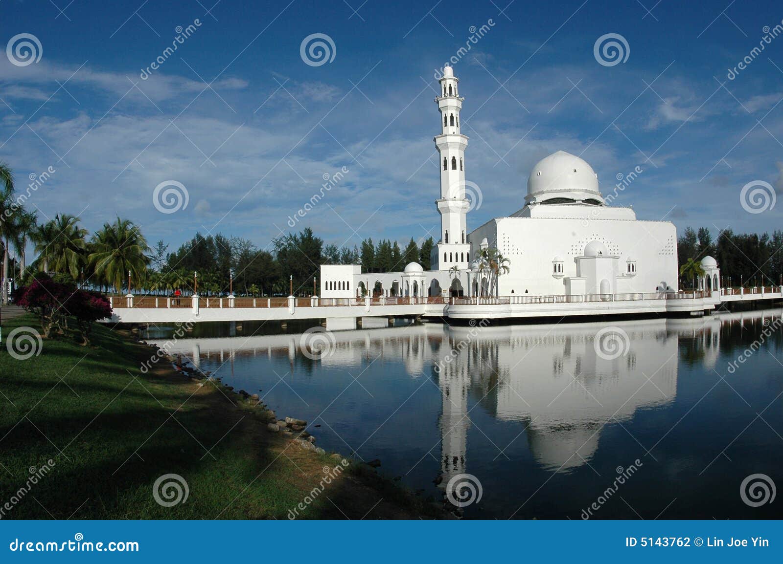 Floating Mosque Picture. Image: 5143762