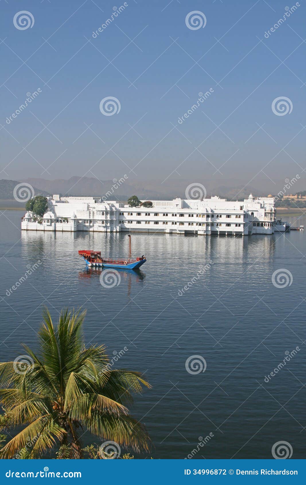 Floating Palace Stock Photo | CartoonDealer.com #34996872