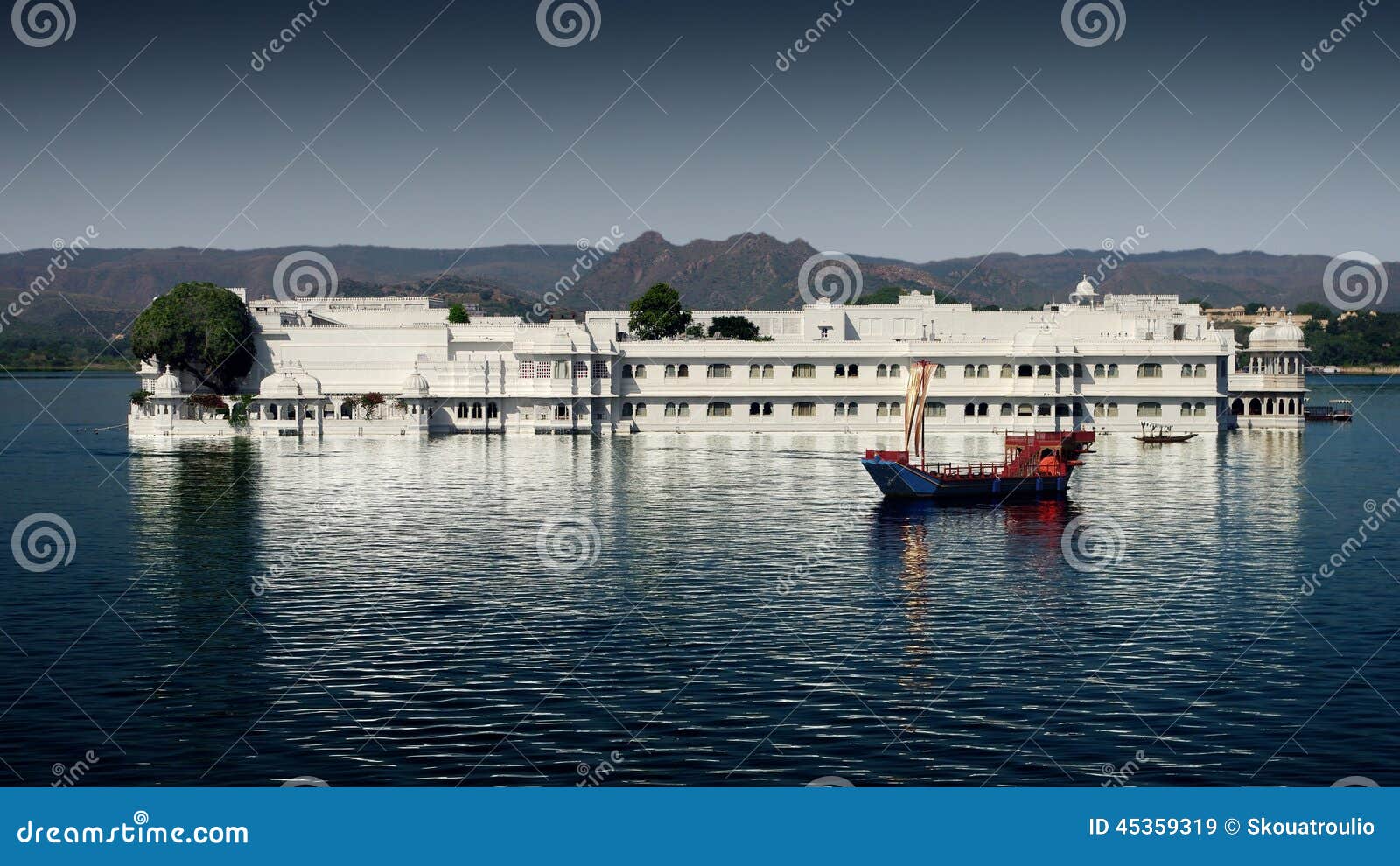 Floating Palace Royalty-Free Stock Photo | CartoonDealer.com #18449817