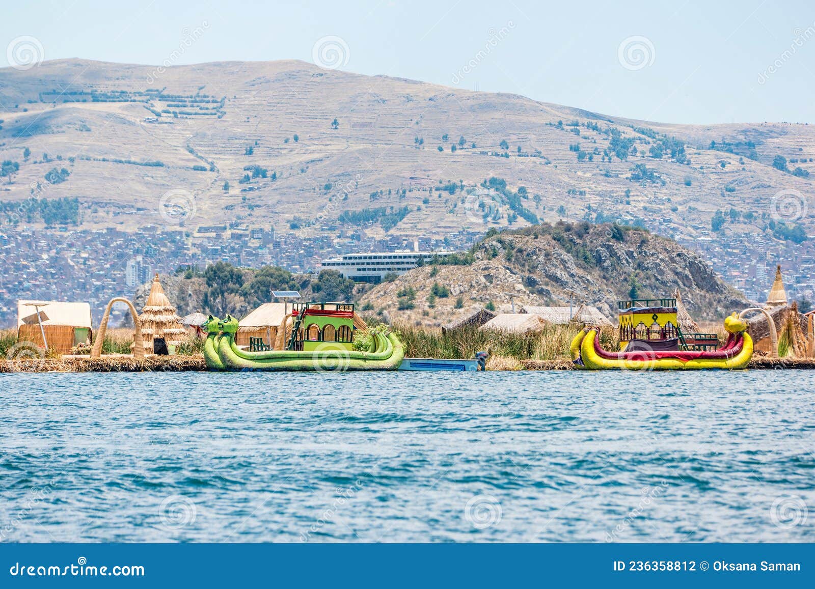 Floating Uros Islands on Lake Titicaca in Peru Editorial Photography ...