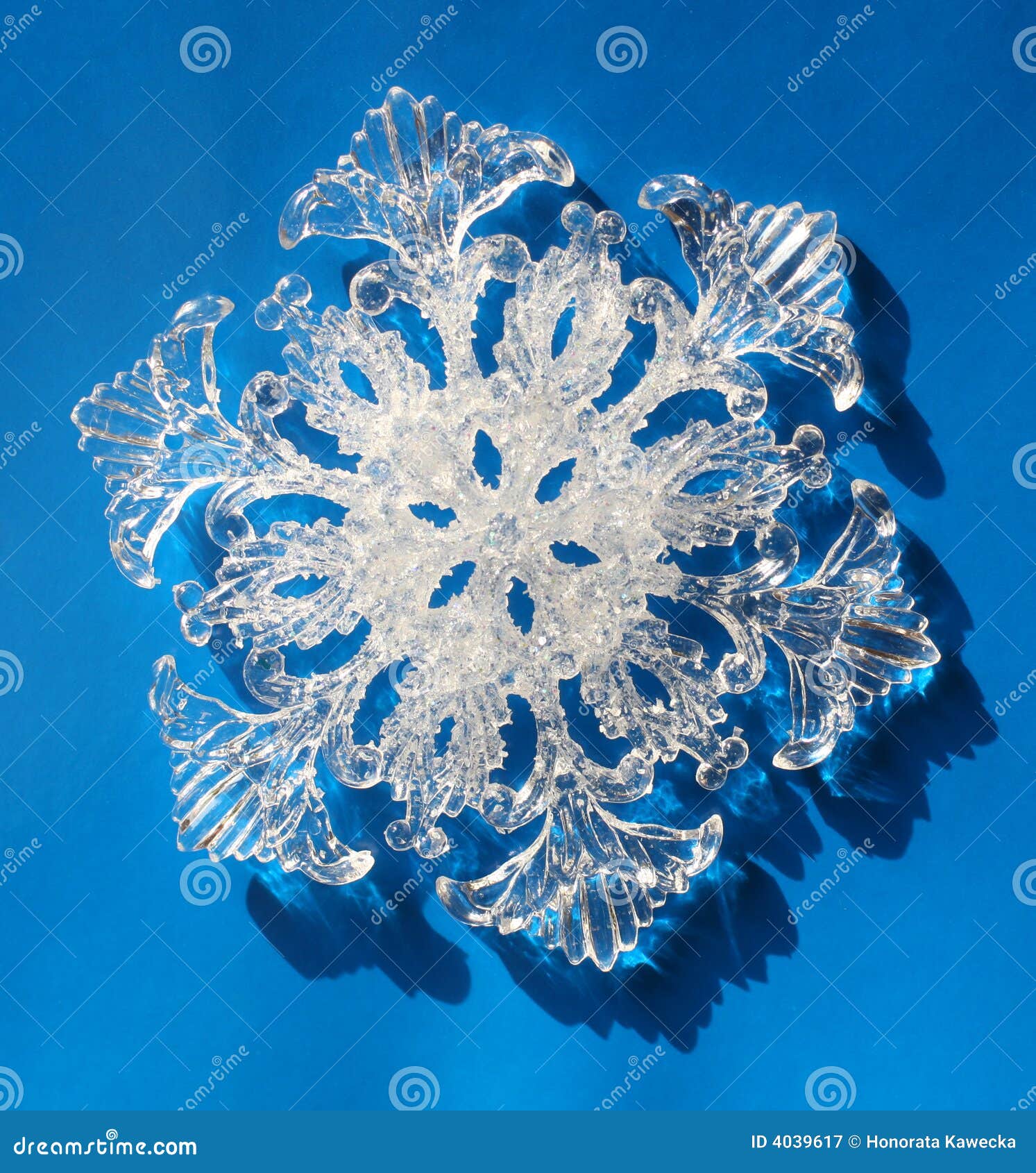 Flocon de neige image stock. Image du congelé, givré, blanc - 4039617