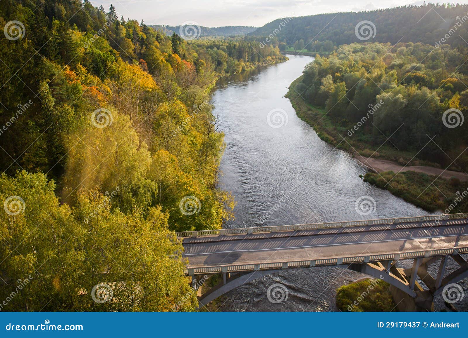 Flod i bygd fotografering för bildbyråer. Bild av förutbestämd - 29179437