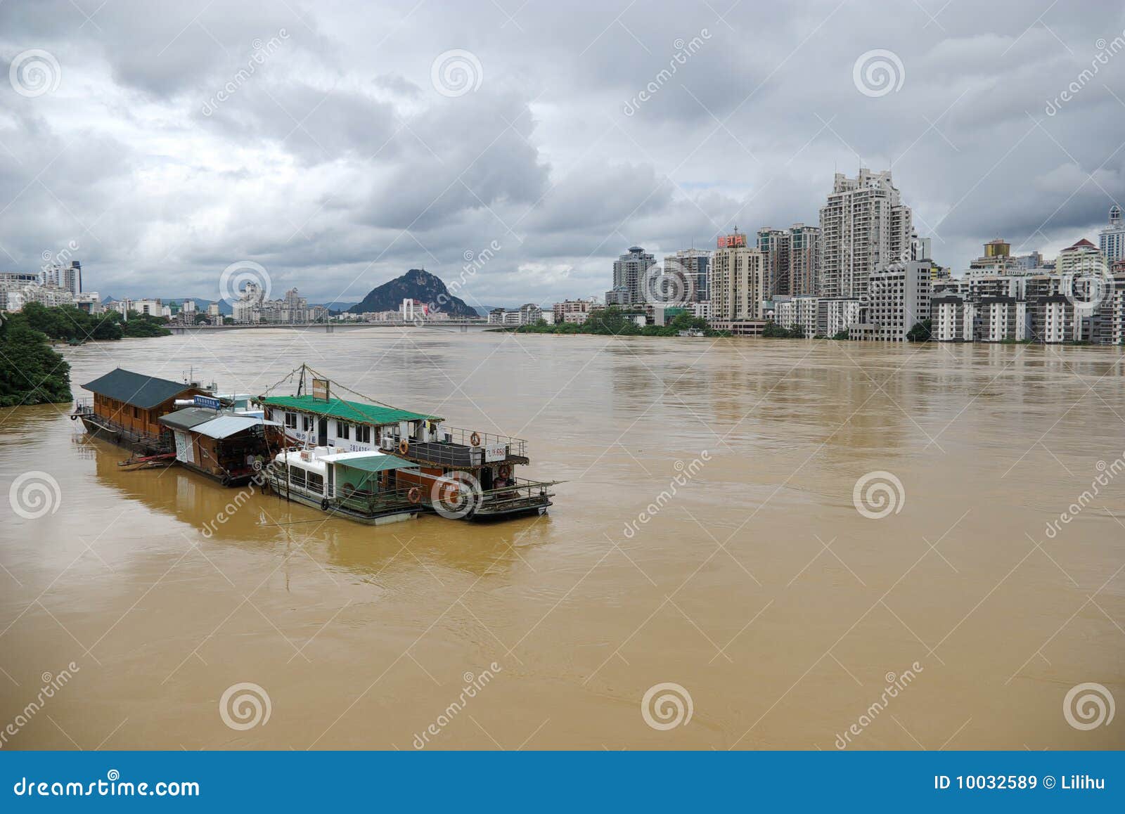 Flood editorial stock image. Image of dangerous, ship - 10032589