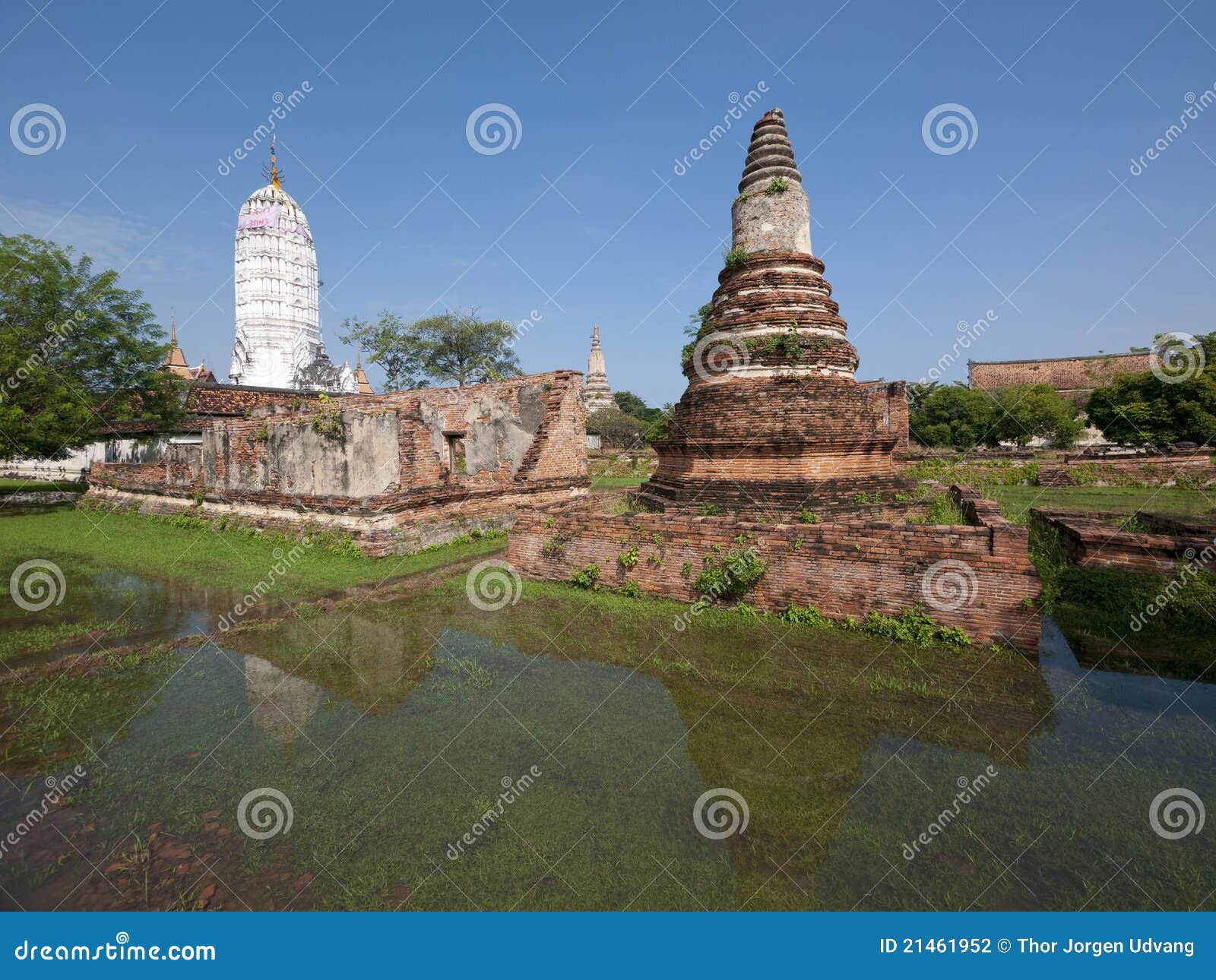 Flooded Temple Ruins in Ayuttaya, Thailand Stock Photo - Image of ...