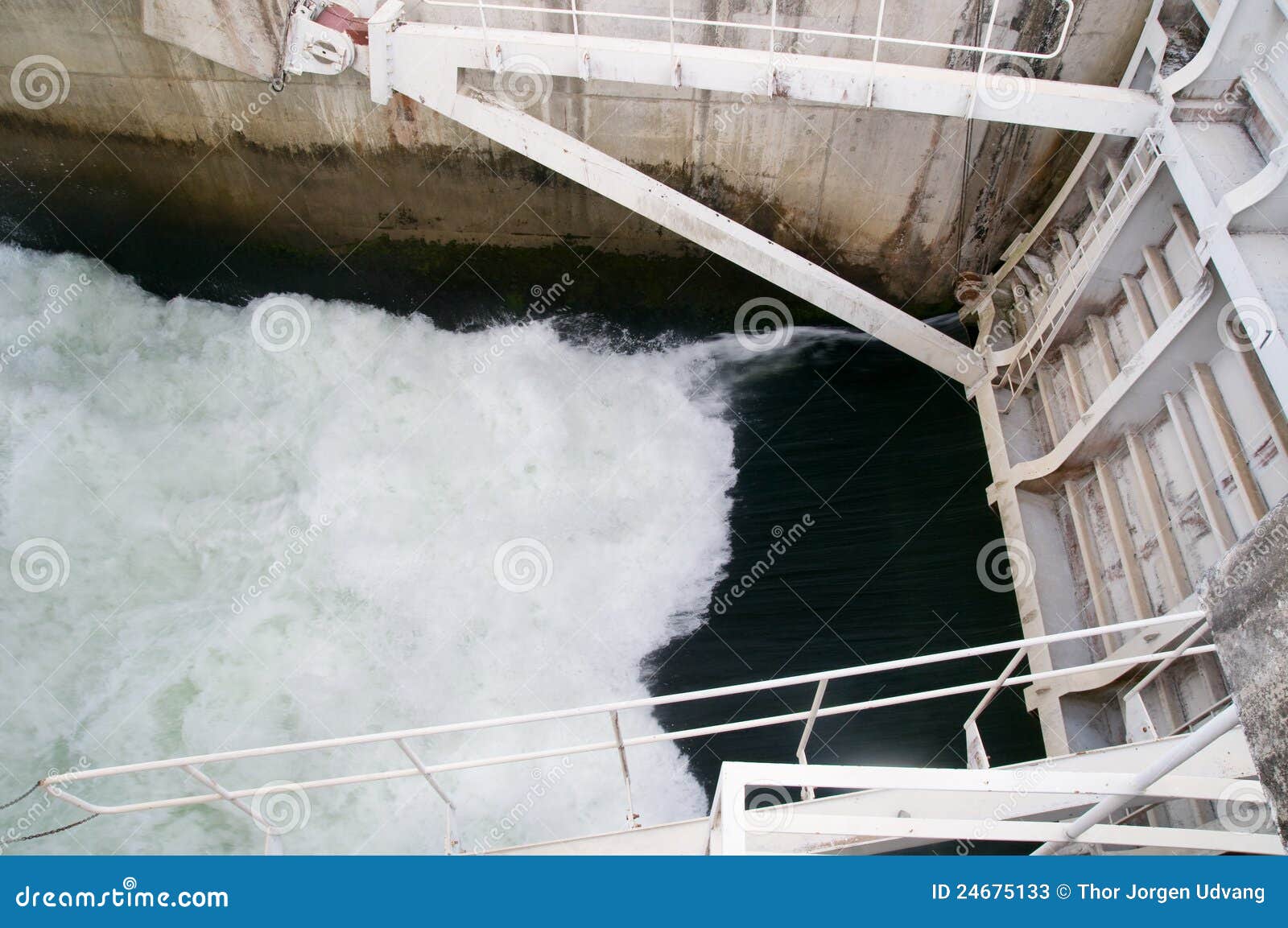 Floodgate Royalty-Free Stock Photography | CartoonDealer.com #31639355