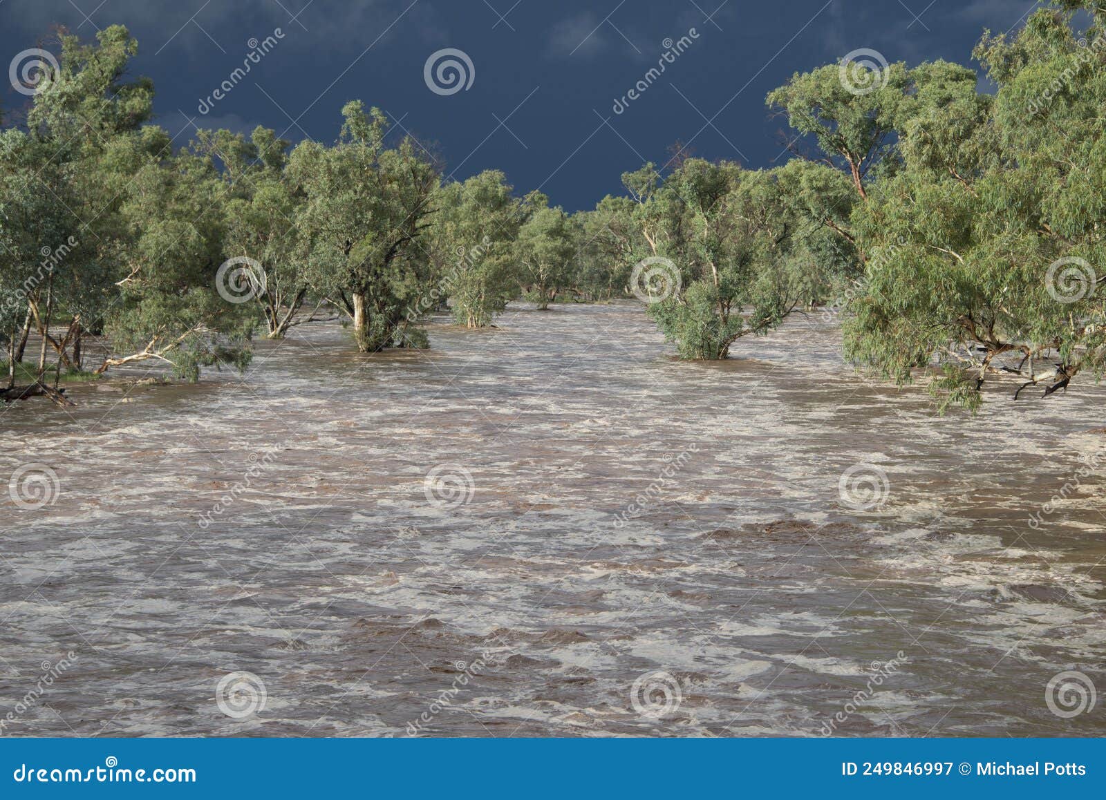 Flooding of the Todd River, Alice Springs, Northern Territory Editorial ...