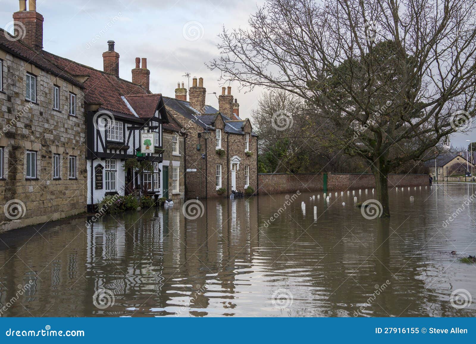 Flooding - Yorkshire - England Editorial Image - Image of floodwater ...