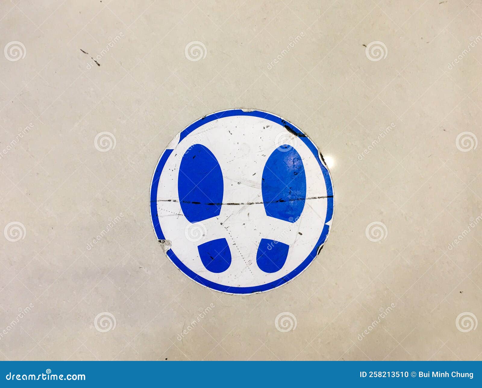 Floor Sticker Sign with Foot Print for Practicing Social Distancing ...