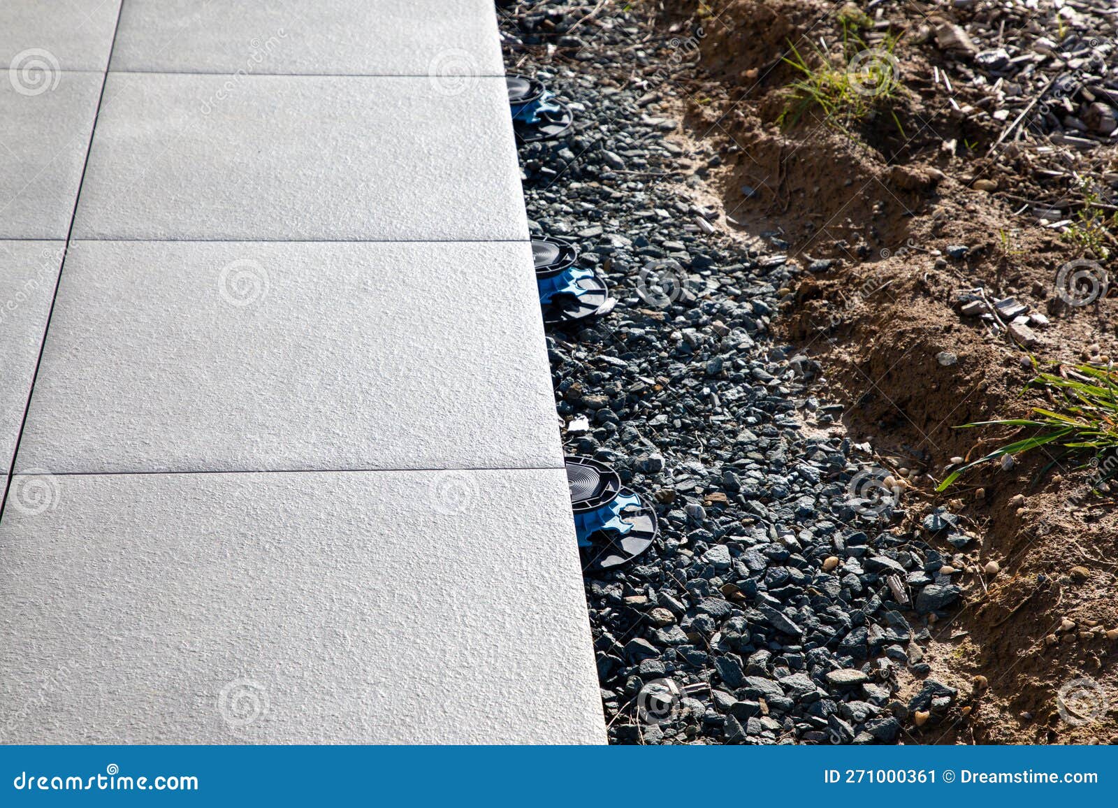 Floor Tile with Pedestal Support with Integrated Slope Corrector ...