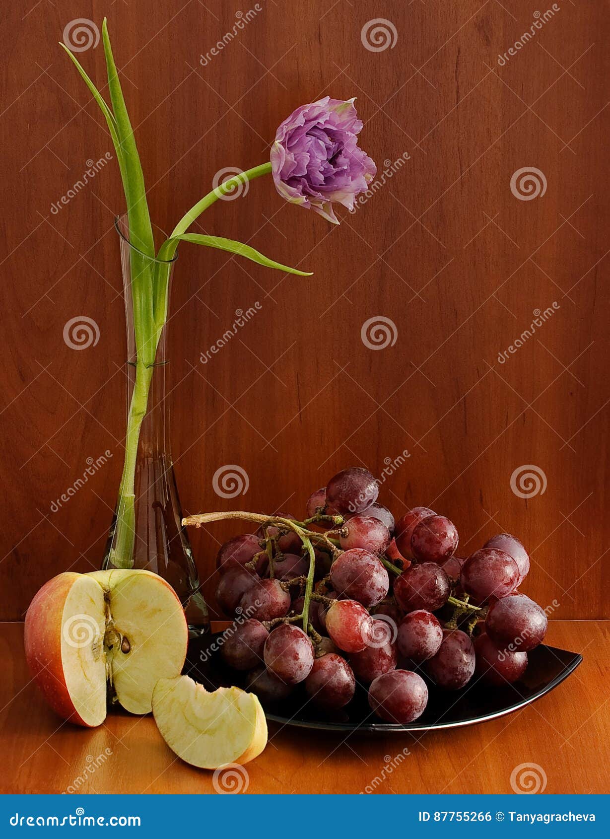 Flor con las frutas foto de archivo. Imagen de felicidad - 87755266