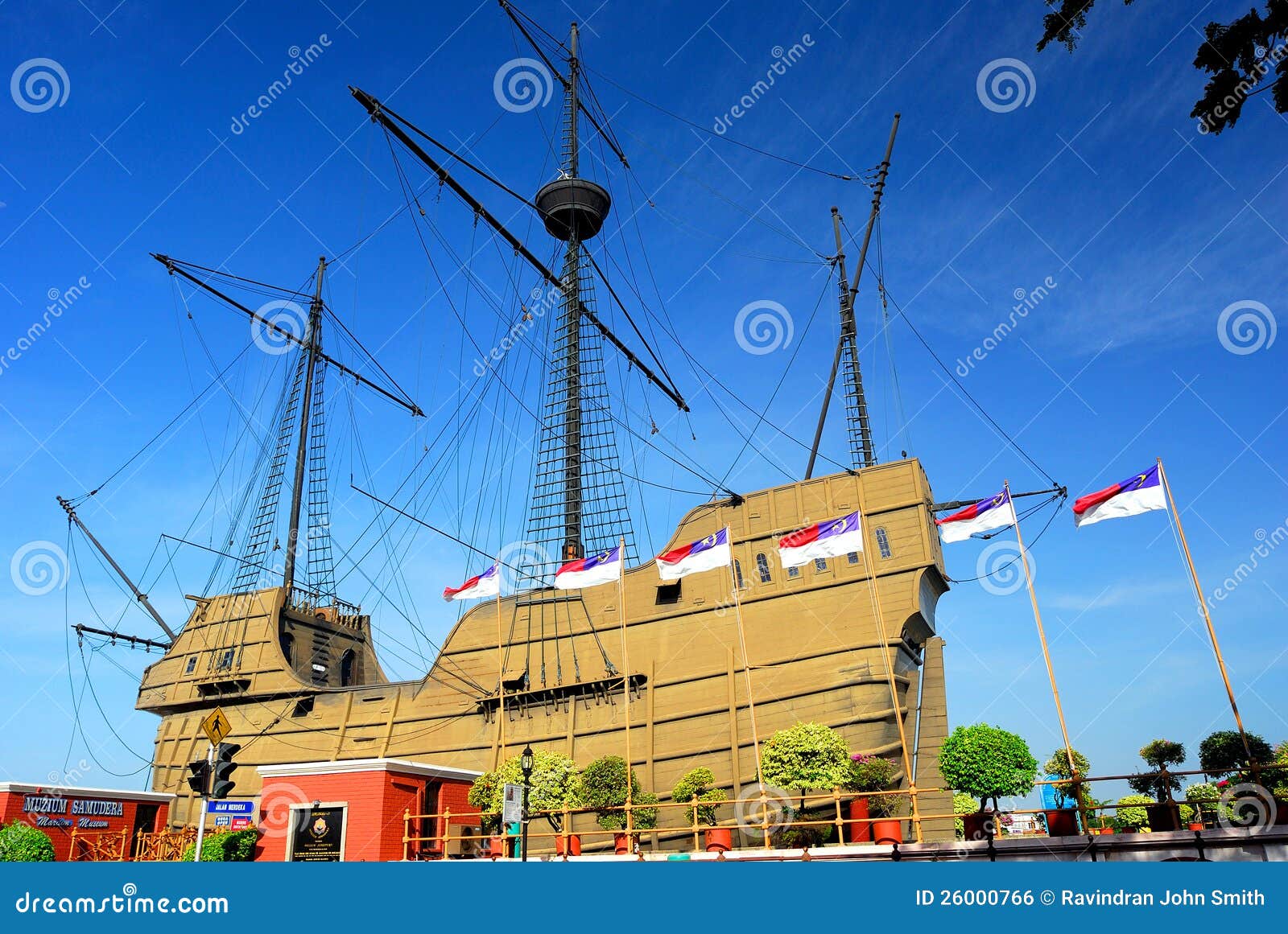 Flor De La Mar editorial photo. Image of ship, flag, portuguese - 26000766