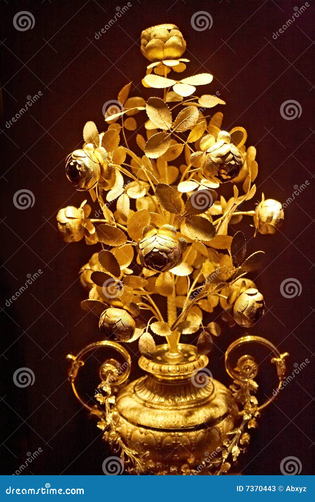 Flor del oro imagen de archivo. Imagen de historia, orfebre - 7370443