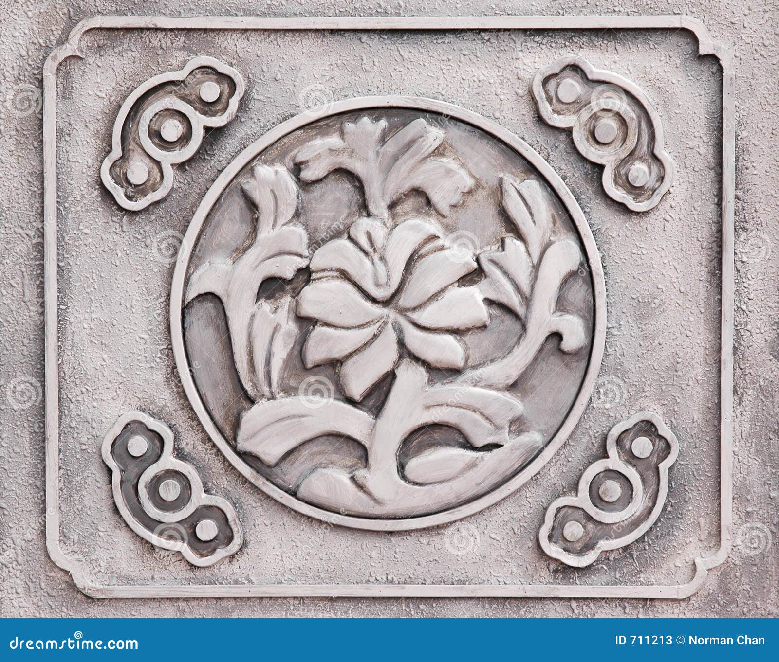 Flor grabada en piedra imagen de archivo. Imagen de pared - 711213