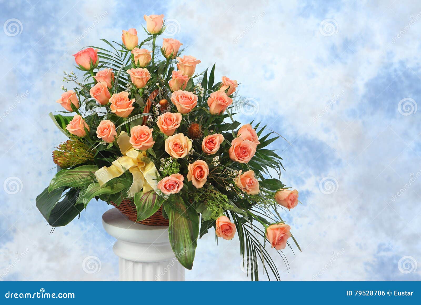 Floral Arrangement, Roses in Bouquet Stock Photo - Image of floral ...
