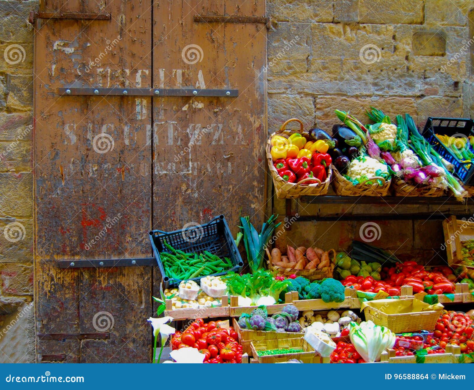 Florence Italy Vegetable Stand Foto de Stock - Imagem de porta, fresco ...