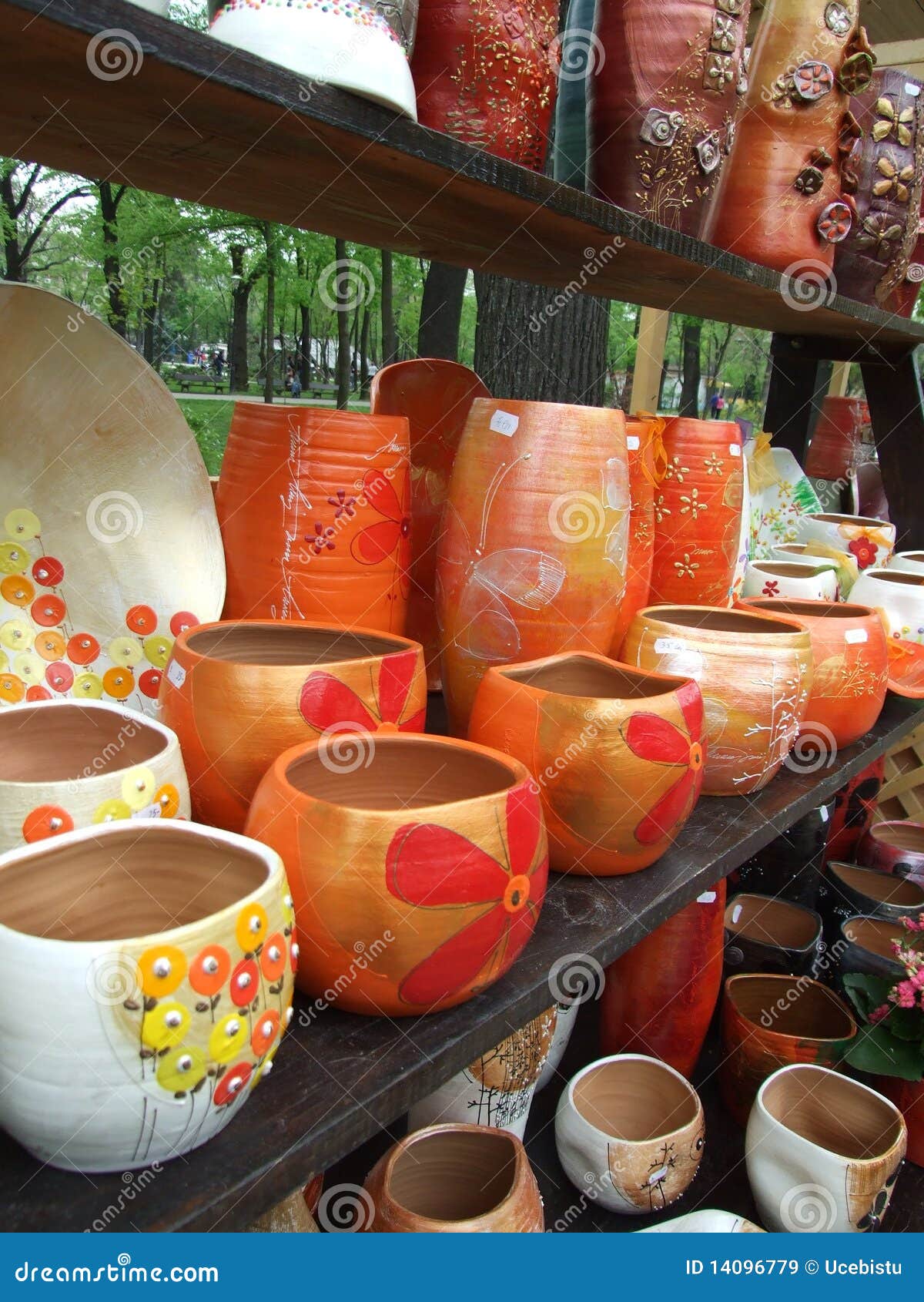 Floreros modernos imagen de archivo. Imagen de blanco - 14096779