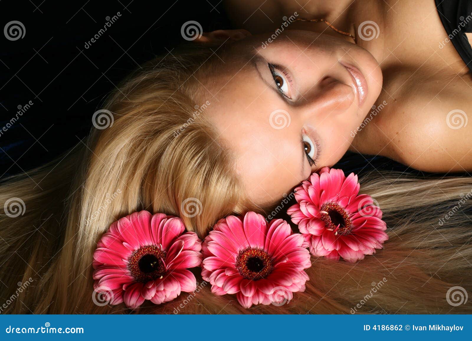 Flores Cor-de-rosa Do Cabelo Foto de Stock - Imagem de beleza, aroma ...