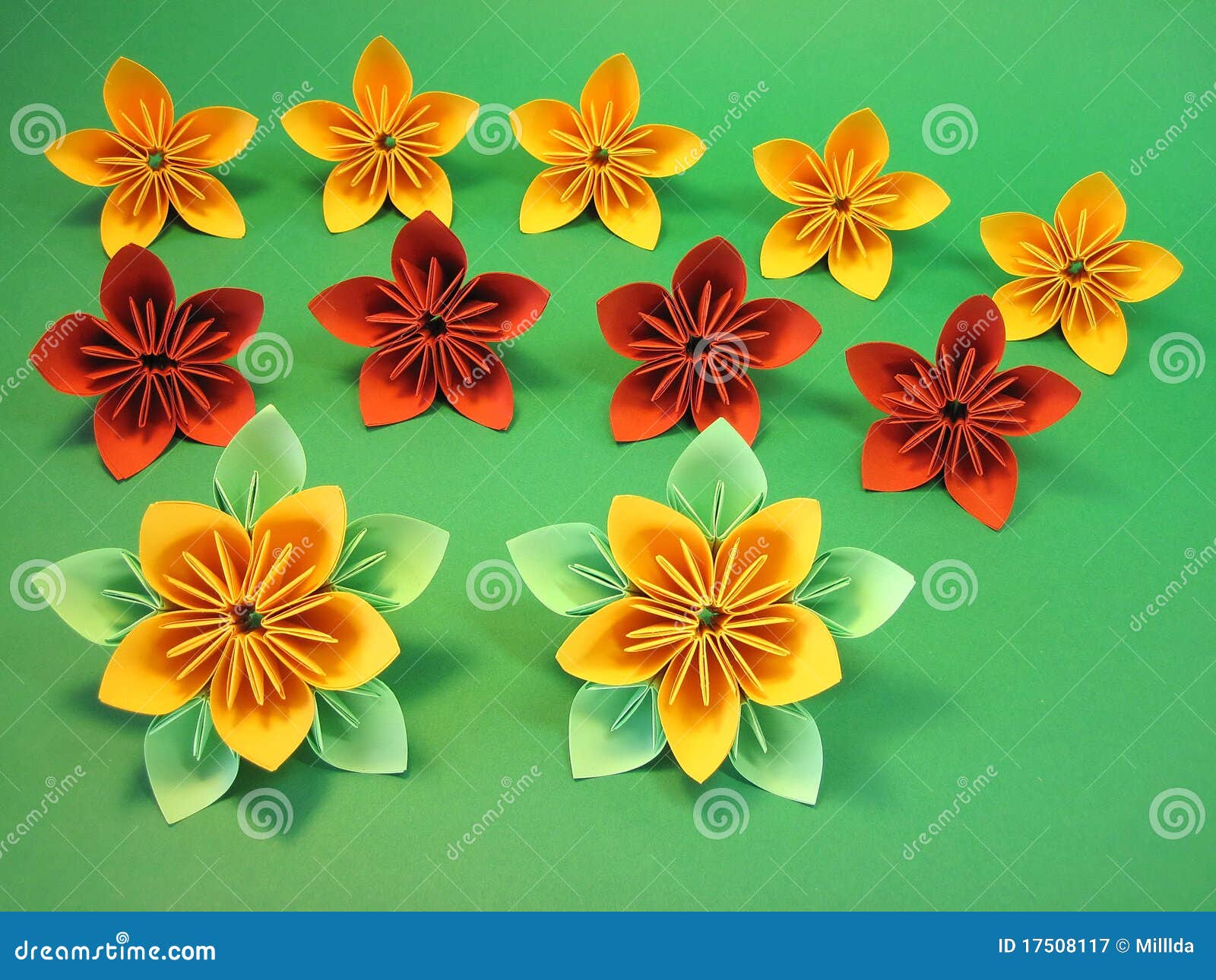 Flores de Origami imagen de archivo. Imagen de verde - 17508117