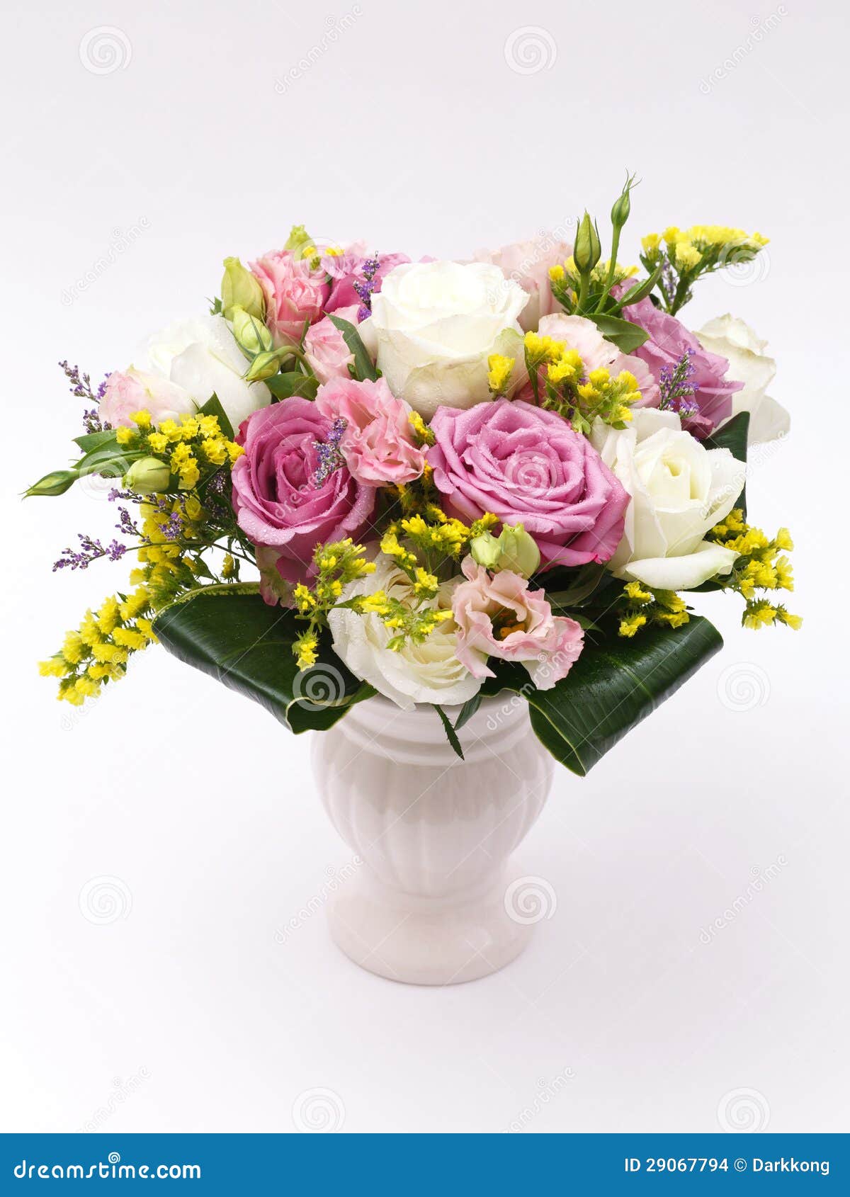 Flores no vaso foto de stock. Imagem de floral, folha - 29067794