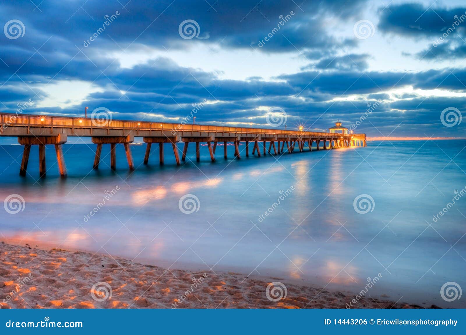 FLORIDA FISHING PIER stock photo. Image of water, waves - 14443206