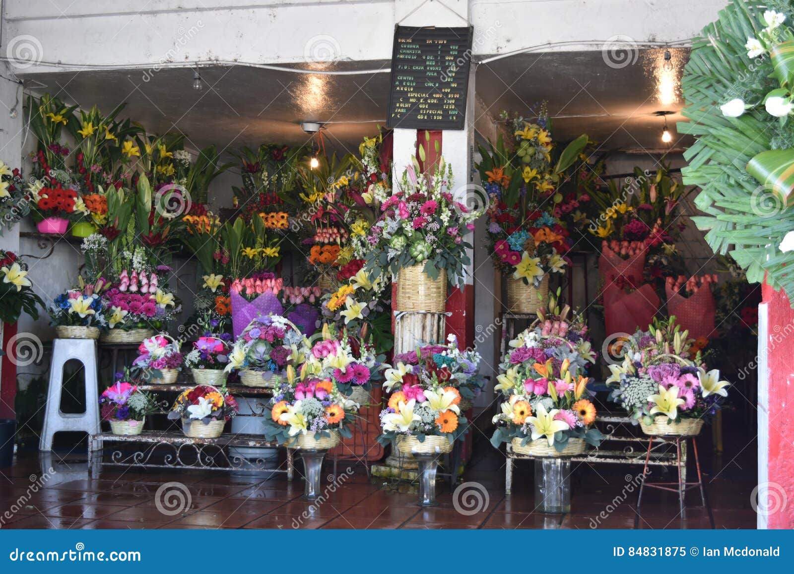 Floristería mexicana imagen de archivo. Imagen de arreglos - 84831875