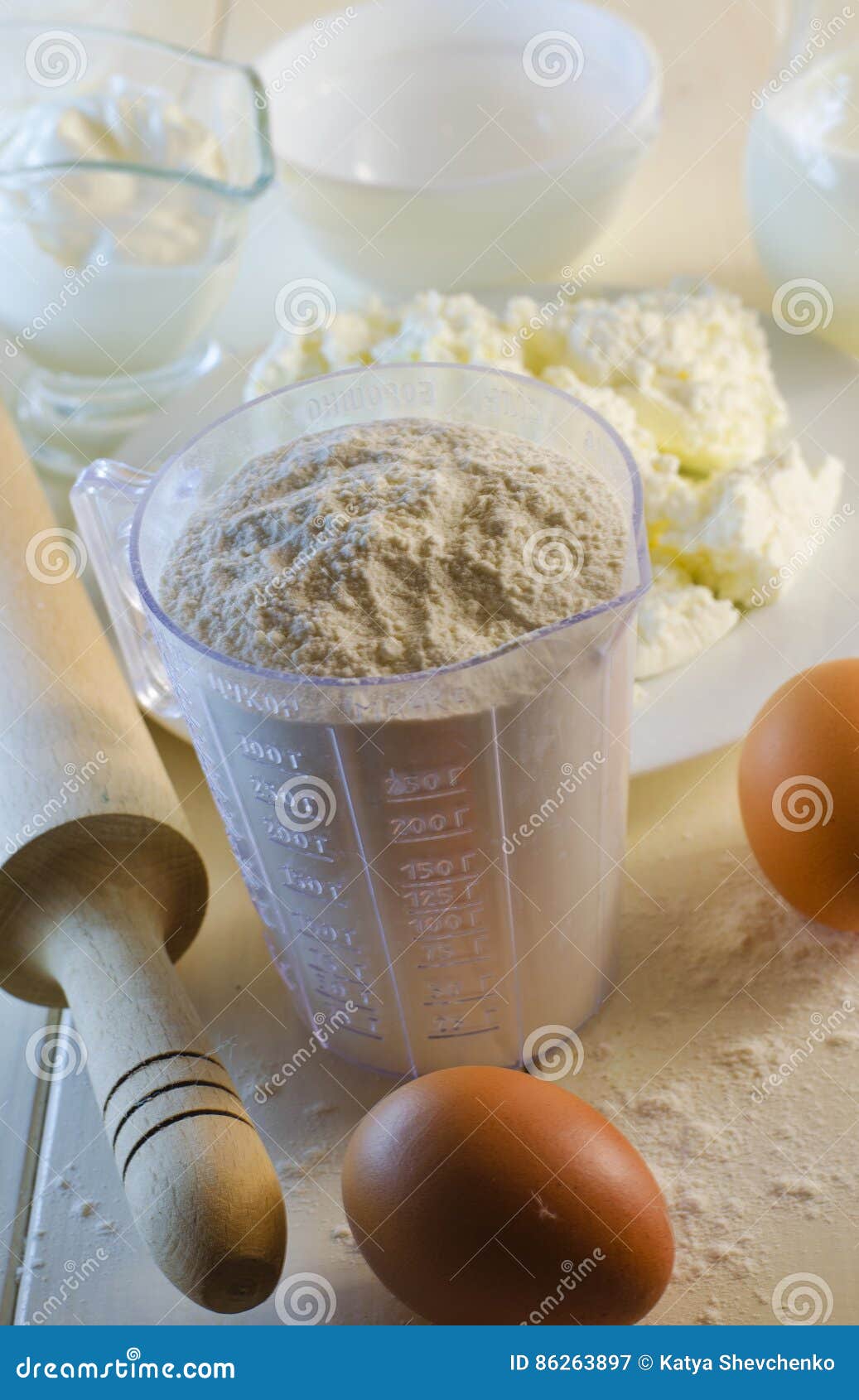 Flour into measuring cup stock image. Image of life, eggs - 86263897