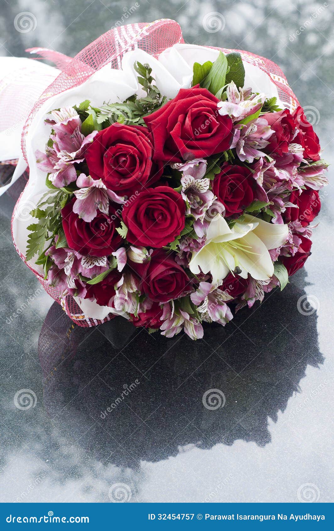 Flower bouquet close up. stock image. Image of green - 32454757
