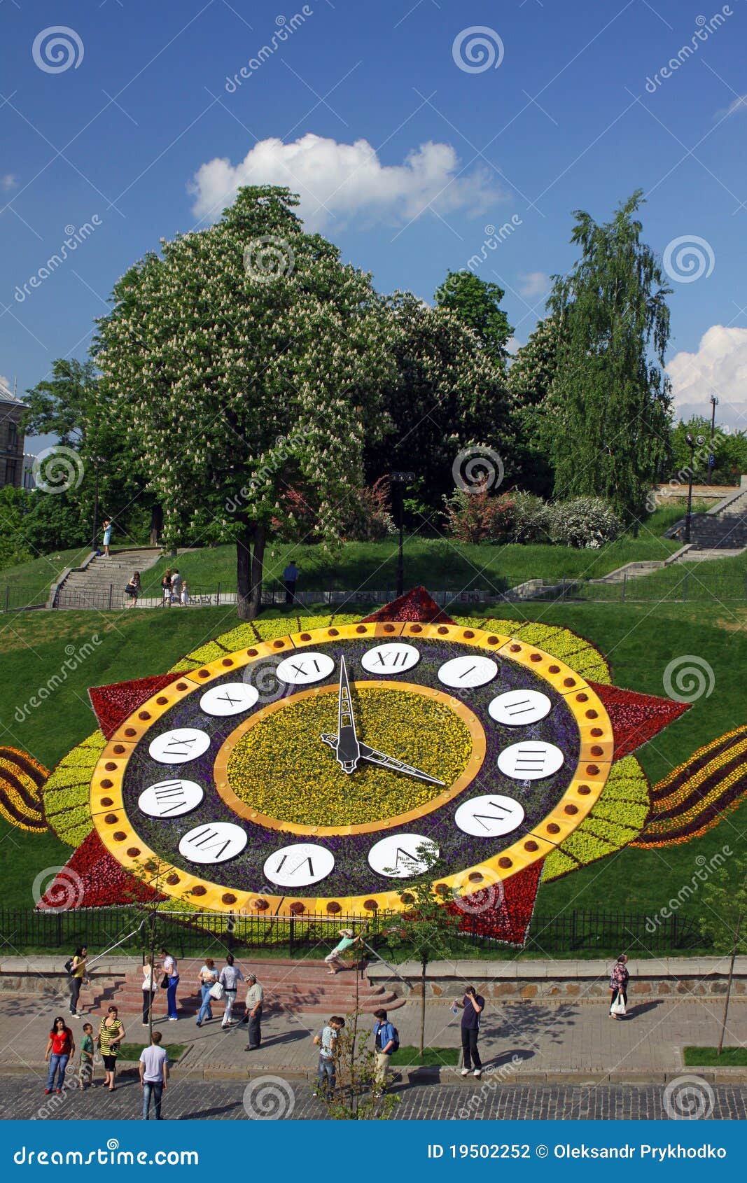 Flower clocks editorial photography. Image of pattern - 19502252