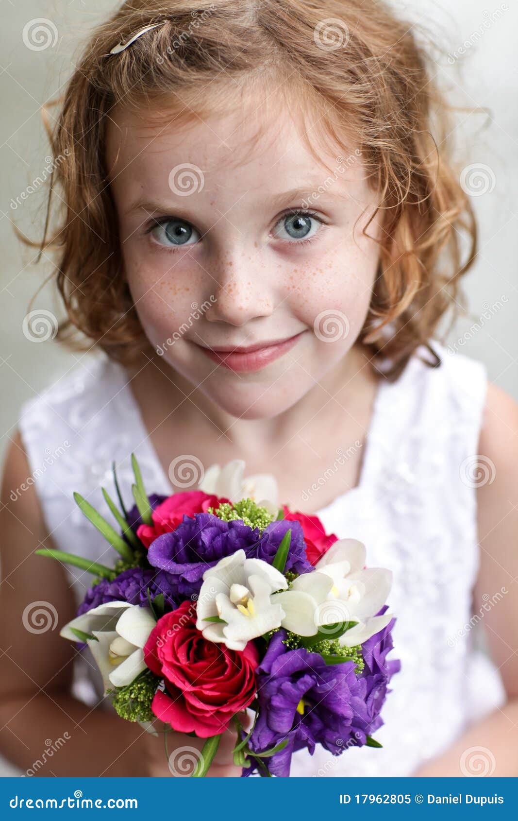 Flower Girl stock image. Image of pretty, bouquet, flowers - 17962805