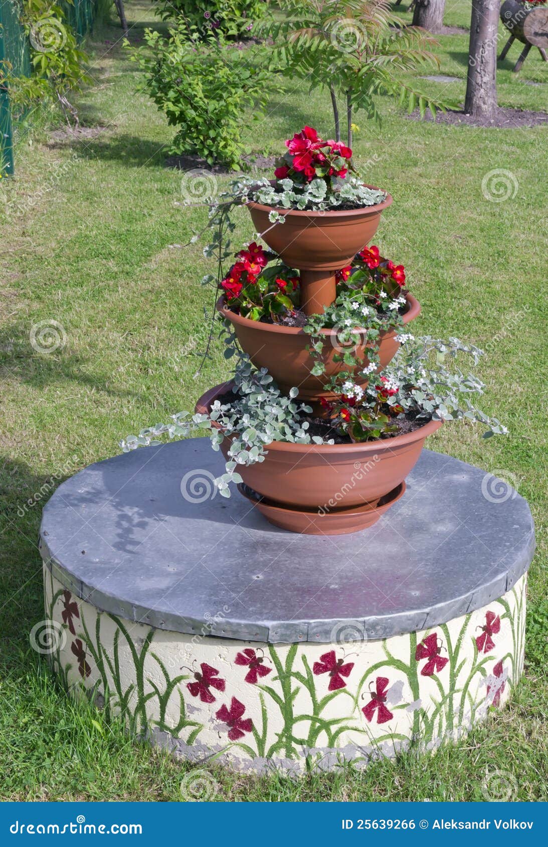 Flower Pyramid Stock Photo | CartoonDealer.com #25639266