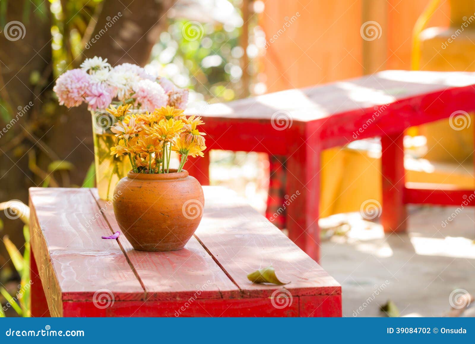 Flower vase in garden stock photo. Image of nature, vase - 39084702