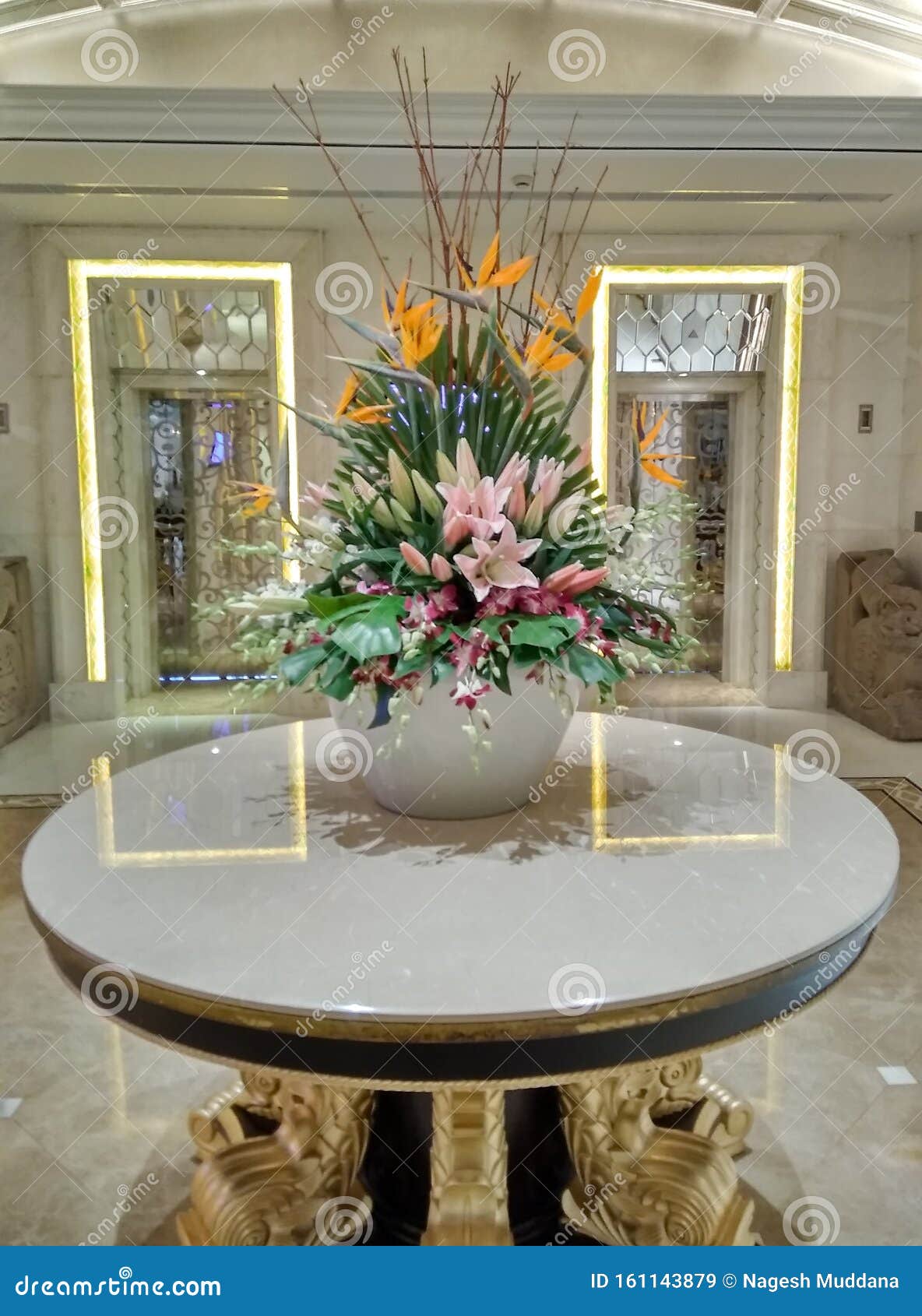 Flower Waze with Reflections of Light on Both Sides Stock Image - Image ...